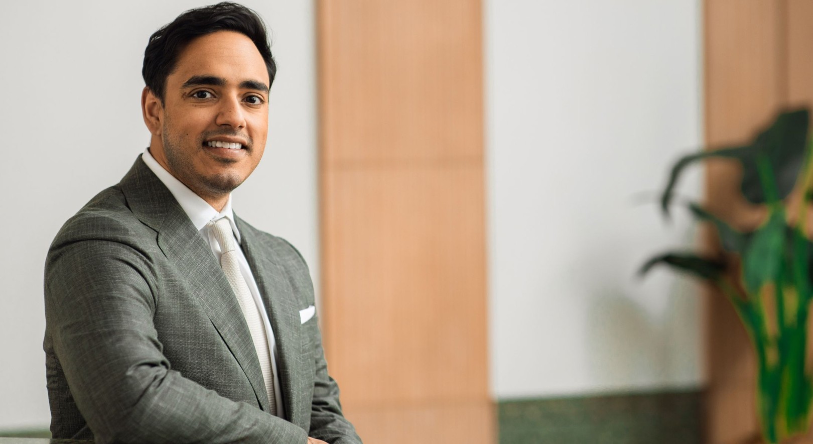 Meet Dr. Kapadia | Kapadia Plastic Surgery